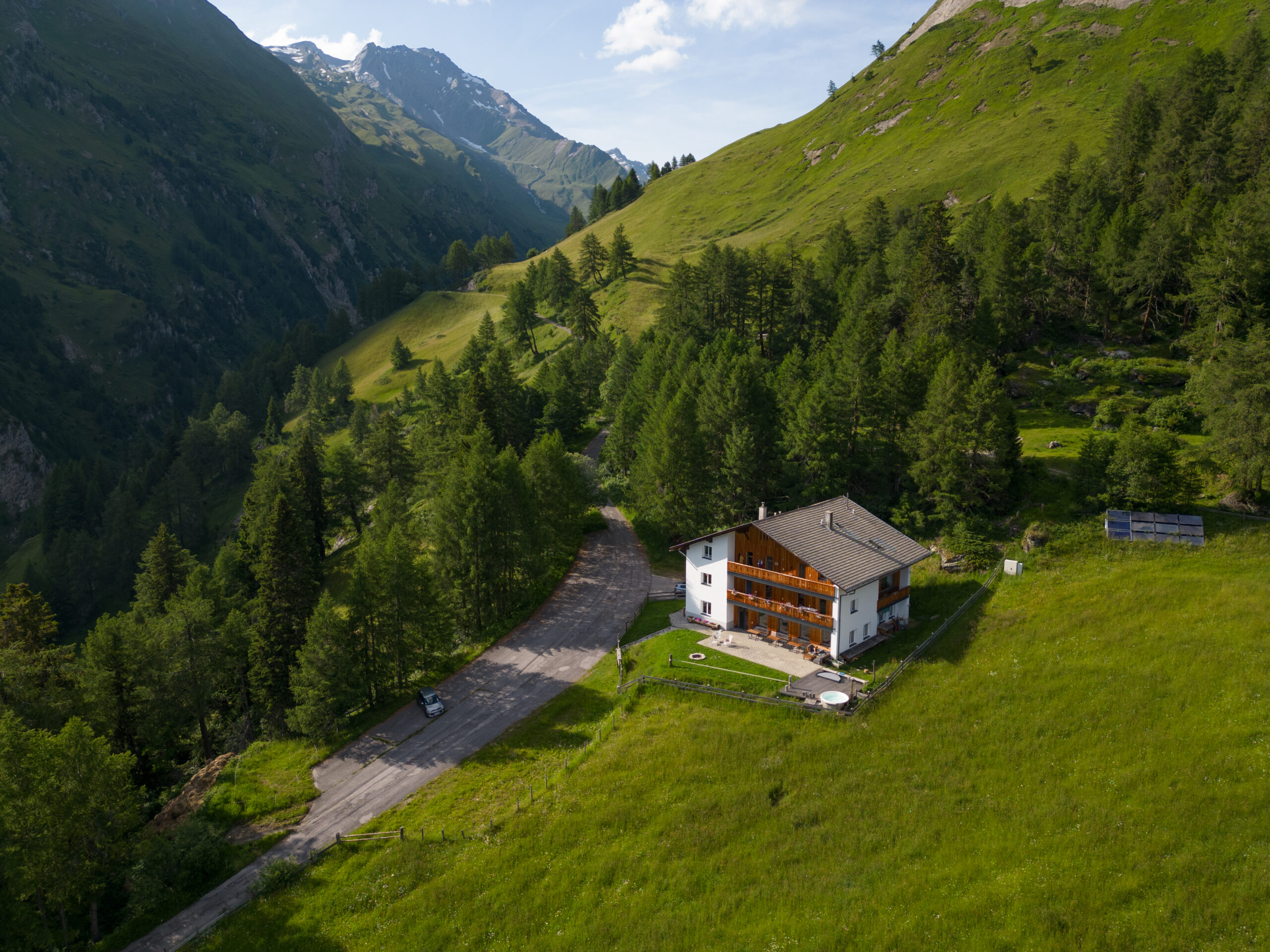 RETREAT HOST, HOUSEKEEPER & YOGA TEACHER - Yoga Trade